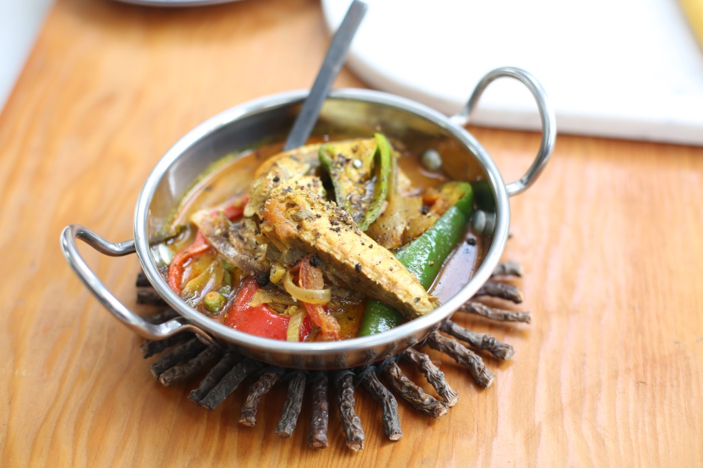 Spicy Mackerel Curry – akkis kitchen